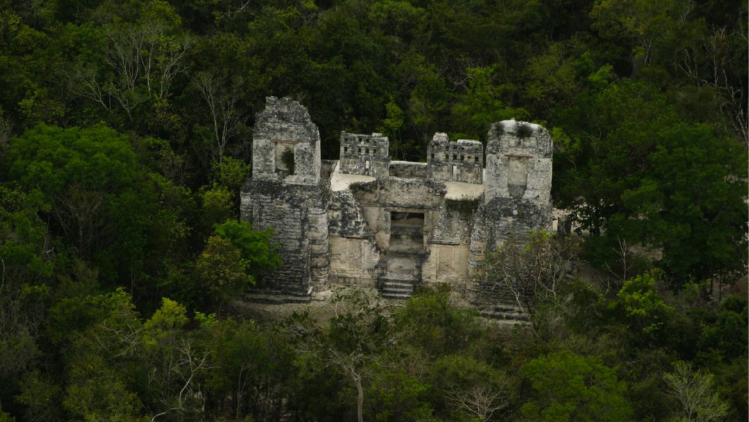 El templo maya perdido que no estaba perdido, ni era un templo - Centro ...
